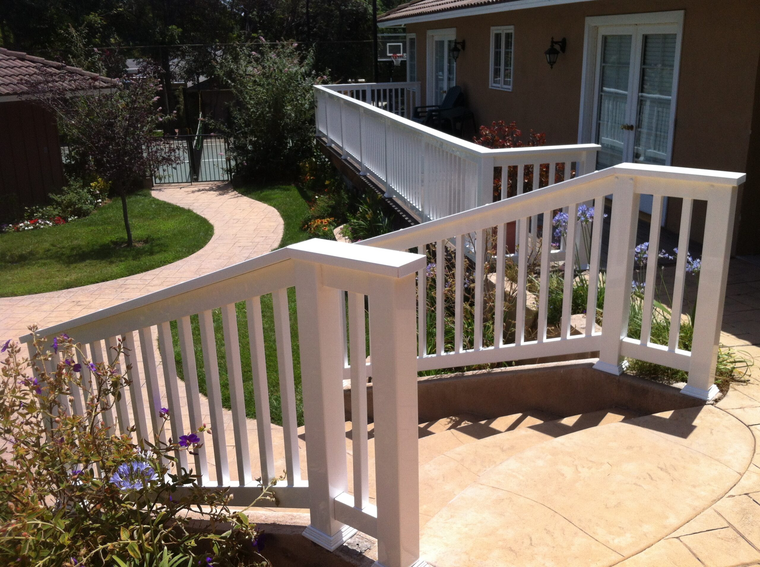 Vinyl Railing - GNG